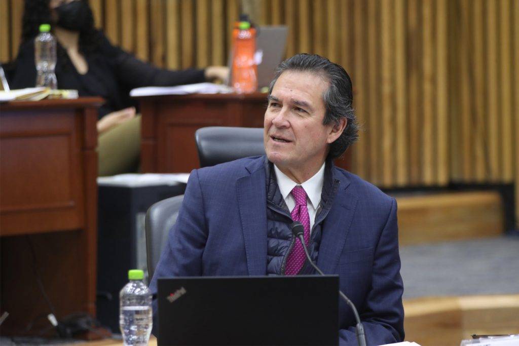 Edmundo Jacobo renuncia al INE; se llevará 10 mdp | NOTICIAS | Capital 21 Edmundo Jacobo renuncia al INE; se llevará 10 mdp | NOTICIAS | Capital 21